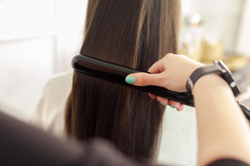 5 Best Hair Straighteners Under $100 (2026) – Salon Results on a Budge